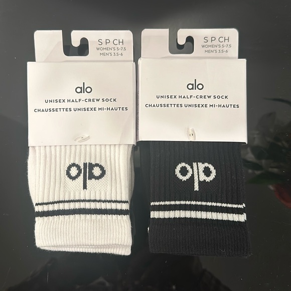 ALO Yoga | Other | Alo 2 Pk Size Small Unisex Half Crew Socks One Black ...
